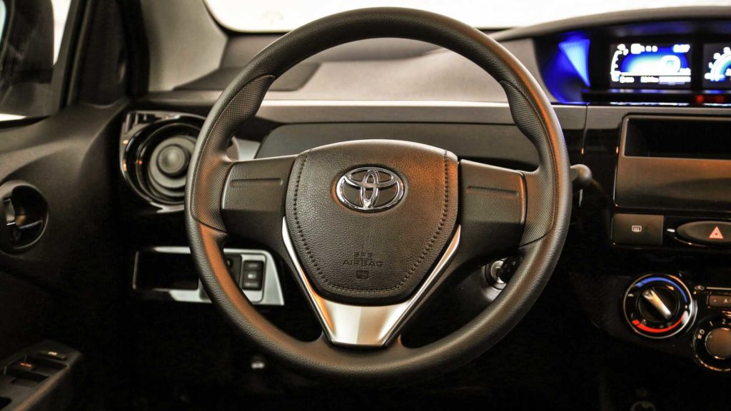 TOYOTA ETIOS 2021 → Preço, Versões Hatch e Sedan, Consumo e Itens