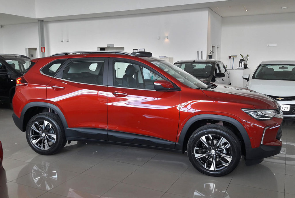 Chevrolet Tracker 2021 → Fotos do Interior, Preço, Itens e Versões (PCD)